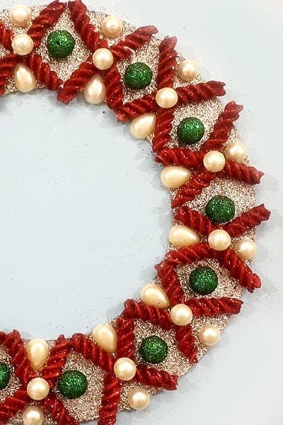 How To Make Easy Christmas Wreath Using Pasta? – CraftEnrich