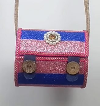 Plastic Bottle Purse : How to Make a DIY Purse from Plastic Bottle ...